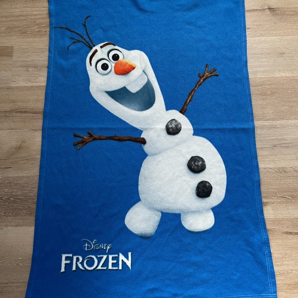 Disney | Bedding | Disney Frozen Olaf Lightweight Blanket | Poshmark